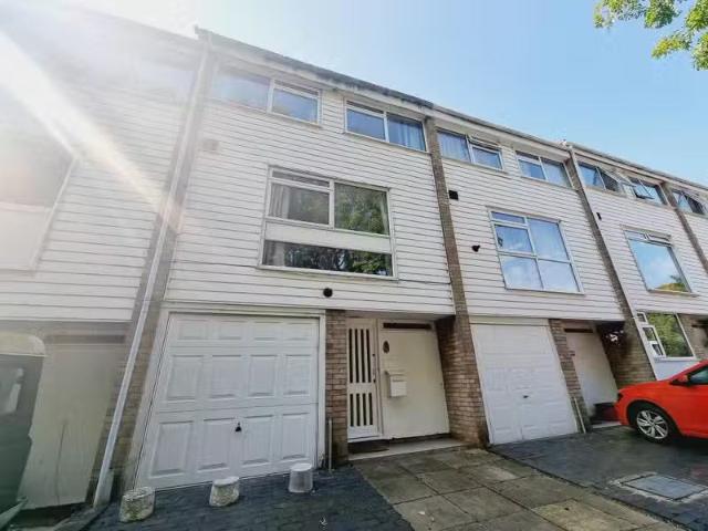 New 2 BA 6 bedroom terraced house for rent in 163 Greenwood Co.