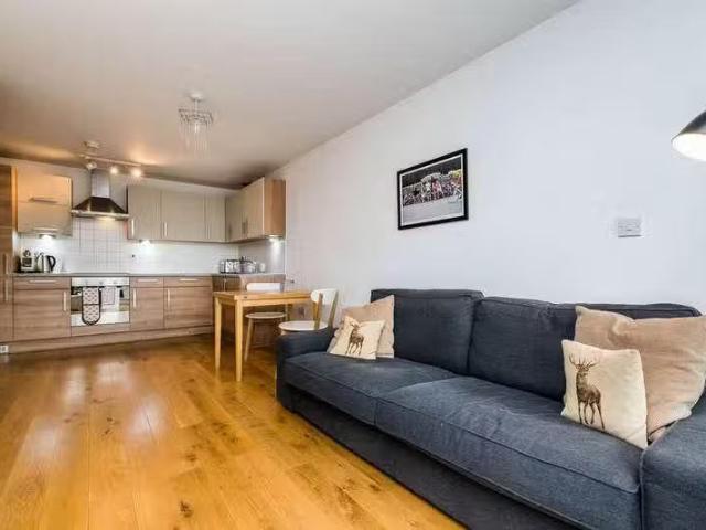 Cozy 2 bed flat to rent in Southwark Bridge Road, SE1, London
