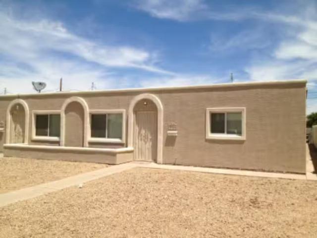 Cozy 2 Bed 1 Bath Duplex in Youngtown $1095 per month 11144.