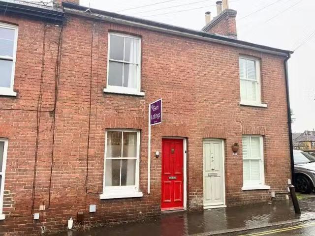 Charming 2 bedroom terraced house for rent in Albert Street, S.