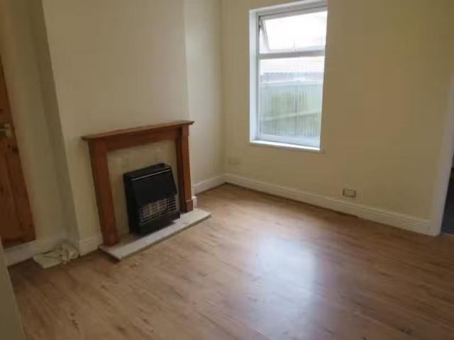 Charming 2 bedroom terraced house for rent in Draycott Road, S.