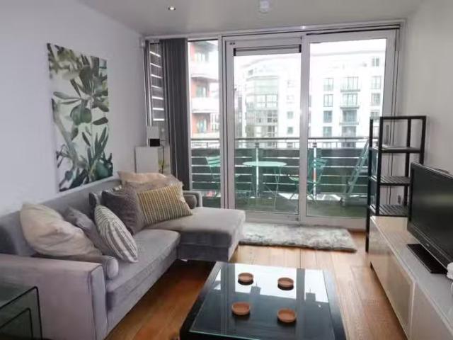 Deal! 2 bedroom apartment for rent in Canal Square, Birmingham.