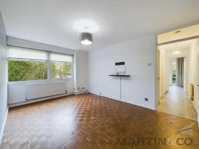 Deal! 2 bedroom apartment for rent in Abbots Park, London Road.
