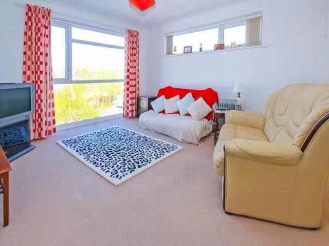 Deal! 2 bedroom apartment for rent in Audrayton Court, 25 Twy.