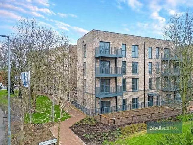 New 2 bedroom apartment for rent in Borders Lane, Loughton, Es.