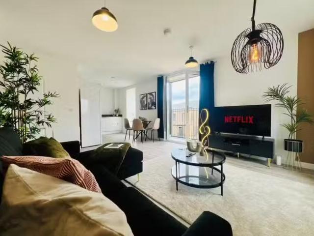 Charming 2 bedroom apartment for rent in Belgrave Village, Par.
