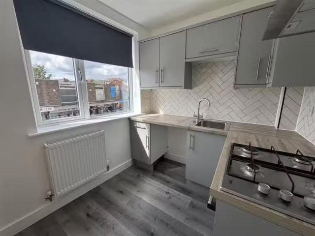Deal! 2 bedroom apartment for rent in Long Lane, Rowley Regis.