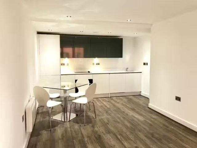 Nice 2 bedroom apartment for rent in Madison House, 94 Wrentha.