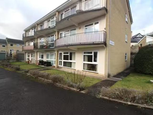 For Rent! 2 bedroom apartment for rent in St. Stephens Court.