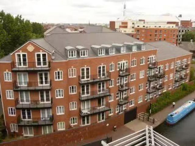 Just in! 2 bedroom apartment for rent in St. Vincent Street, B.