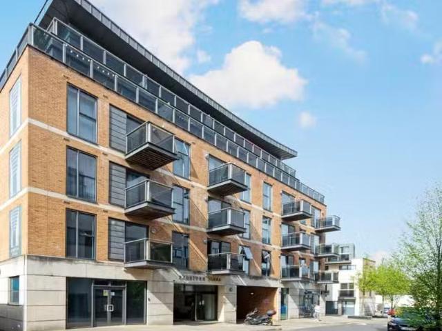 Rental! 2 bedroom apartment for rent in Surbiton Plaza, 16 St.