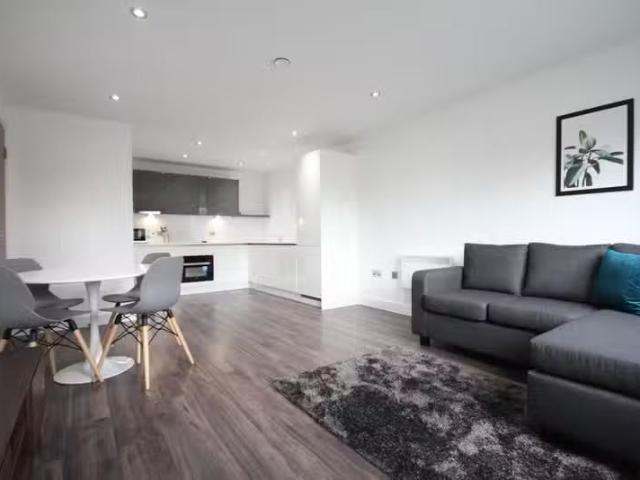 Nice 2 bedroom apartment for rent in The Quadrant, Sand Pits.