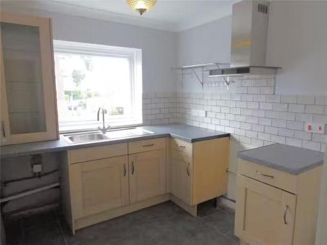 Charming 2 bedroom apartment for rent in Trinity Court, Wingfi.