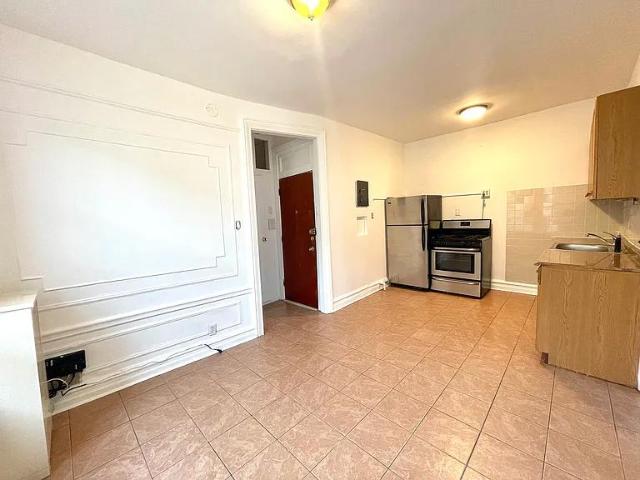 Cozy 2 Bedroom Apartment in Astoria 10 mins N/W/R