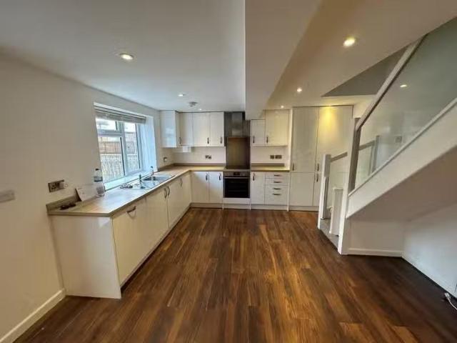Cozy 2 bedroom cottage for rent in Southview Road, Southwick.