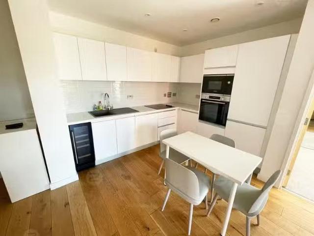 Charming 2 bedroom flat for rent in Axium, Windmill Street, Bi.
