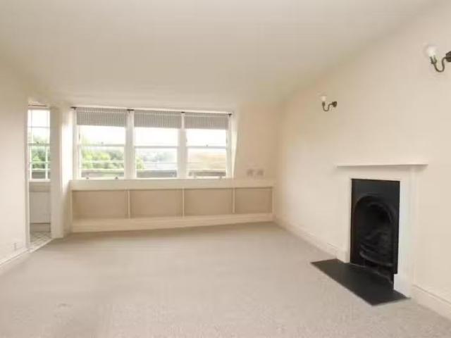 Cozy 2 bedroom flat for rent in Beaufort East, Bath, BA1