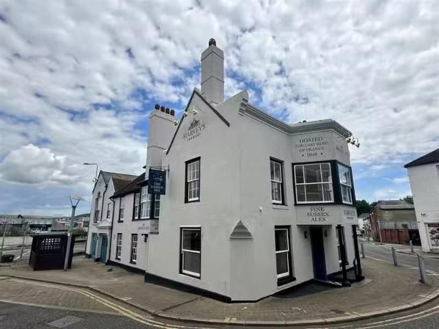 Cheap 2 bedroom flat for rent in Bridge Street, Newhaven, BN9