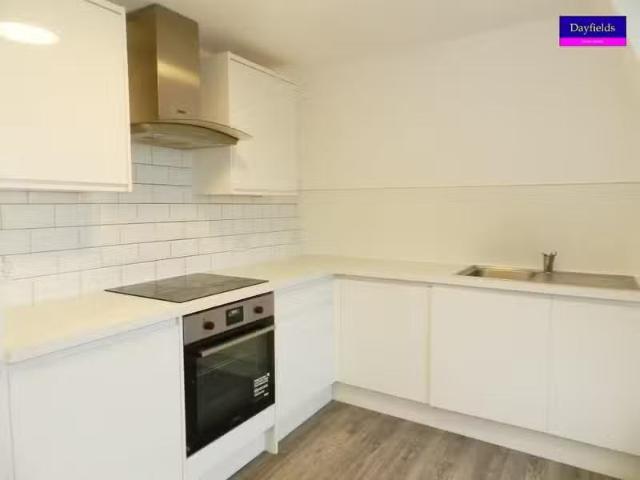 Nice 2 bedroom flat for rent in Church Street, London, EN2