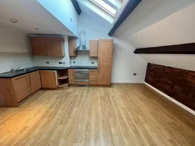 Cheap 2 bedroom flat for rent in Colonial Buildings, Bradford.