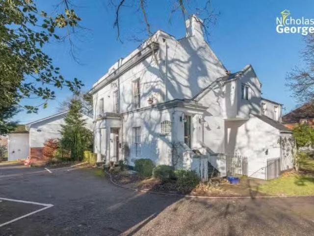 Cozy 2 bedroom flat for rent in Elmley Lodge, Harborne, B17 0B.