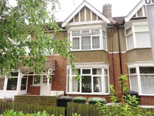 New 2 bedroom flat for rent in Lyndhurst Gardens, Barking, Lon.