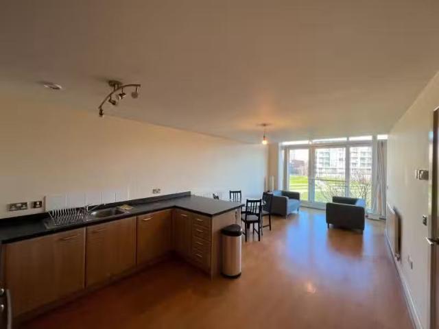 Just in! 2 bedroom flat for rent in Longleat Avenue, Attwood G.
