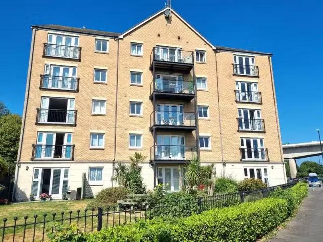 Cheap 2 bedroom flat for rent in The Anchorage, River Walk, Pe.