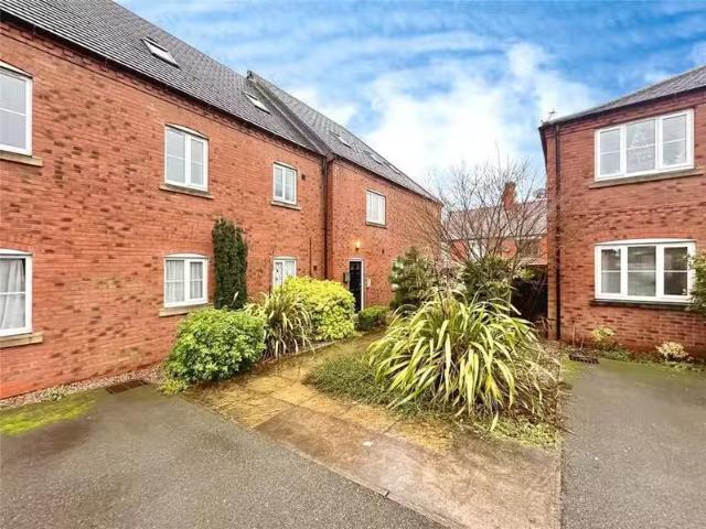Charming 2 bedroom Flat to rent, Harris Place, Hinckley, LE10.