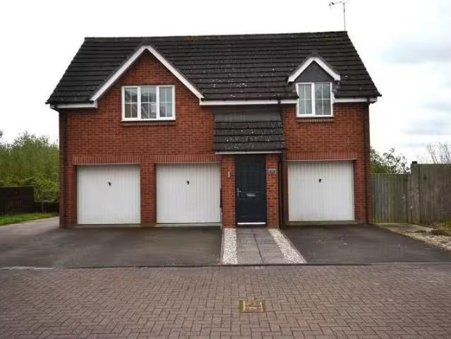 Deal! 2 bedroom Flat to rent, Pioneer Way, Stafford, ST17 £1.