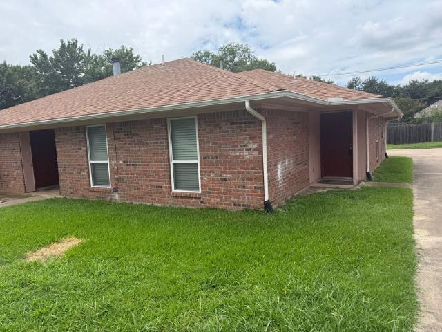 Cozy 2 Bedroom Home in NRH