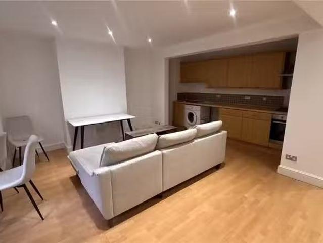 Cheap 2 bedroom House to rent, Musgrove Road, London, SE14 £2.