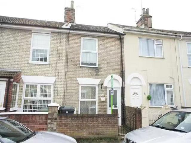 Just in! 2 bedroom House to rent, Lower Cliff Road, Gorleston.