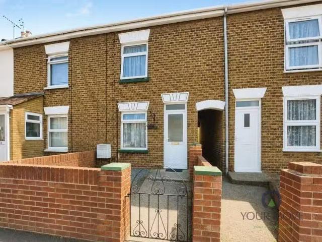 Cozy 2 bedroom Mid Terrace House to rent, Goodnestone Road, Si.