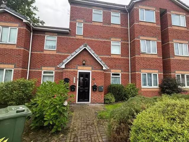 Cozy 2 bedroom penthouse for rent in Queens Drive, Liverpool.