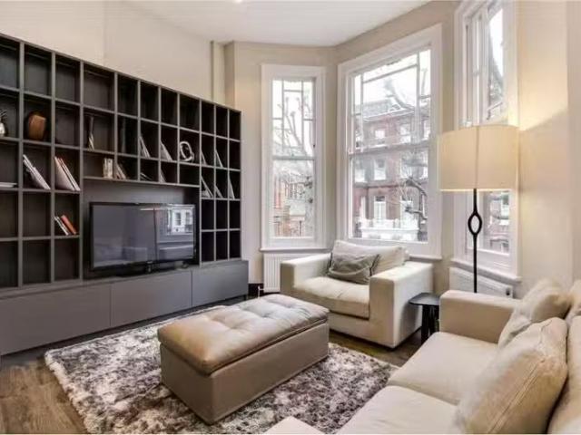 Cheap 2 bedroom property to let in Philbeach Gardens, London.
