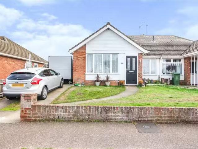 Charming 2 bedroom Semi Detached Bungalow to rent, Dorothy Ave.