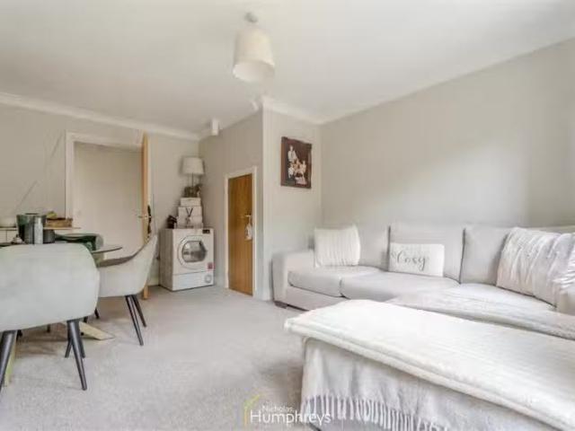 Nice 2 bedroom semi detached house for rent in Bridle Way, Col.