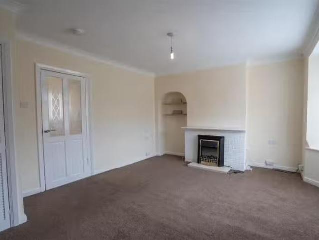 Deal! 2 bedroom semi detached house for rent in Hazelville Roa.