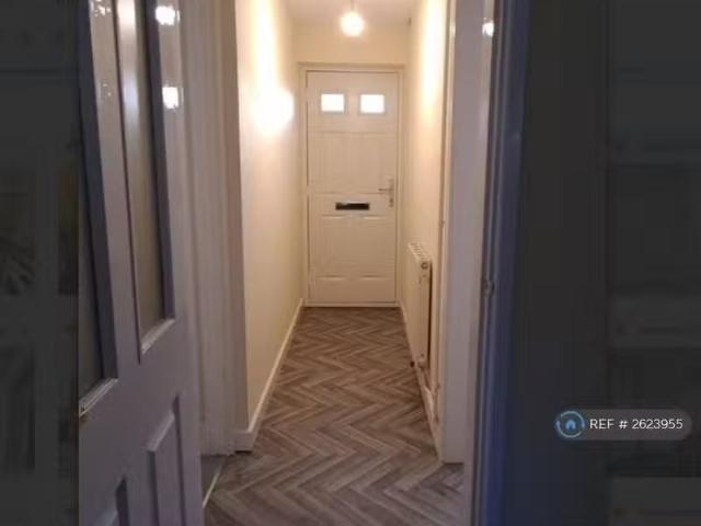 Cozy 2 bedroom semi detached house for rent in Turfpits Lane.