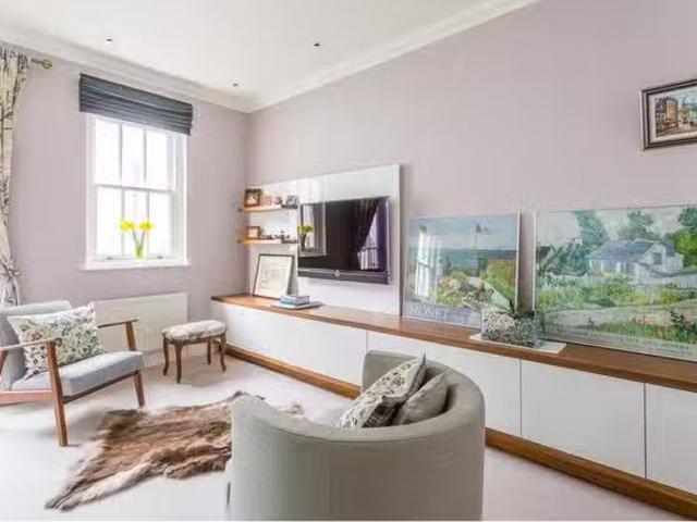 Unique 2 BR 2 rooms apartment in Earl's Court