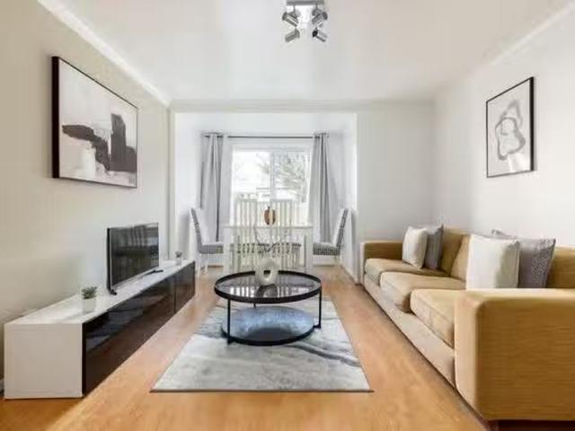Nice 2 BR Chaucer Drive