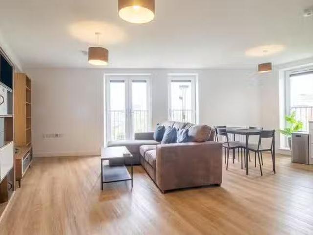 Cheap 2 BR Bell Street