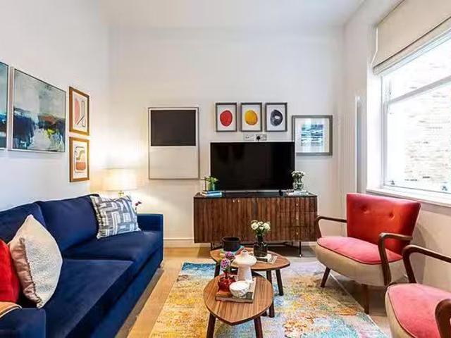 Charming 2 BR Eardley Crescent