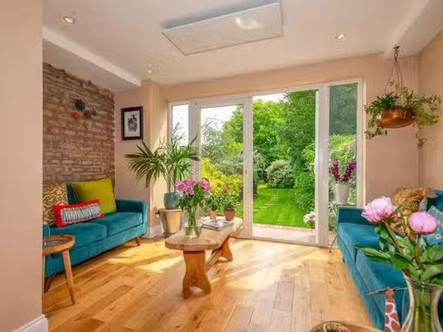 Charming 2 BR Kingston Avenue