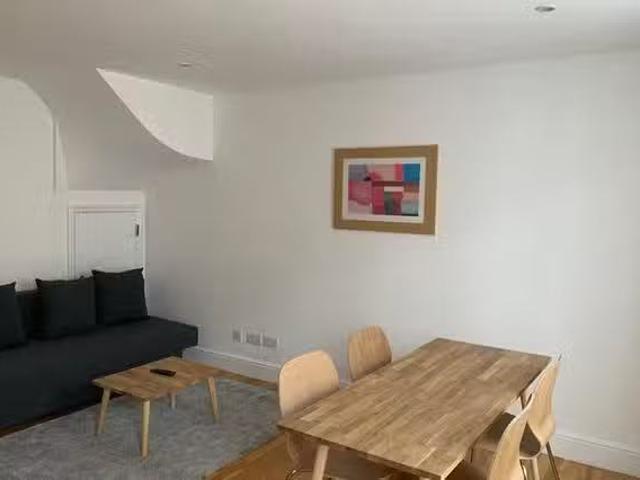 Charming 2 BR King's Terrace