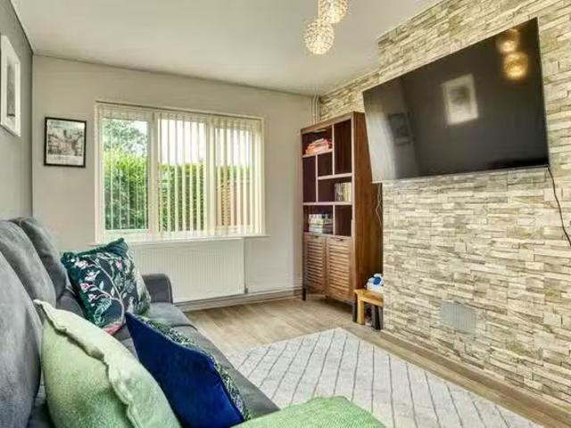 Just in! 2 BR Minting Close