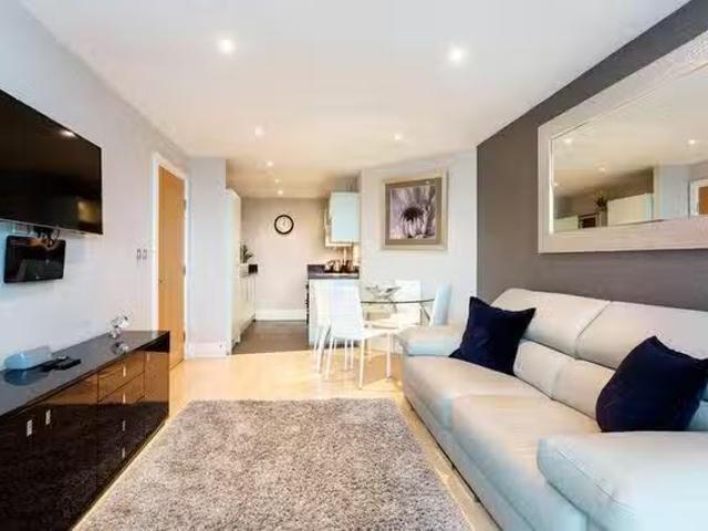 Nice 2 BR Saint George Wharf