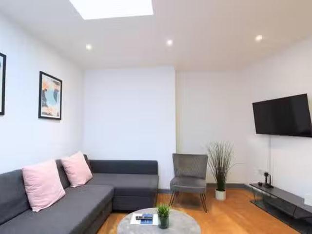 Cheap 2 BR Shirley Street