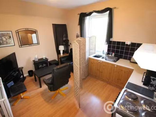 Cozy 2 BR Property to rent in 45a Urquhart Lane, Aberdeen, AB2.